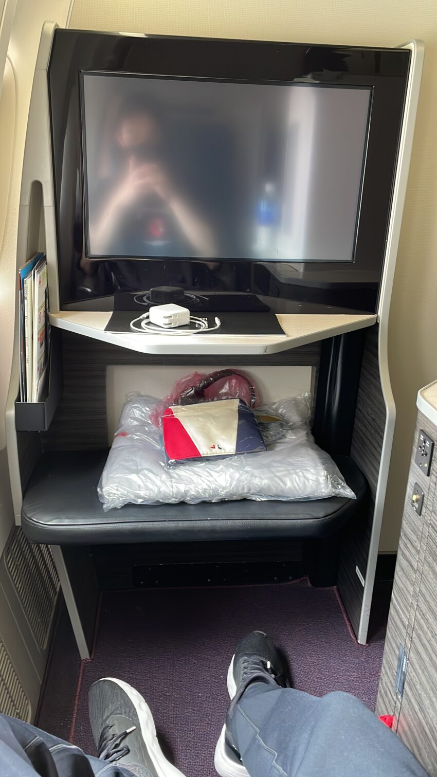 Japan Airlines Business Class Review: Tokyo to Chicago - Altitude Yes