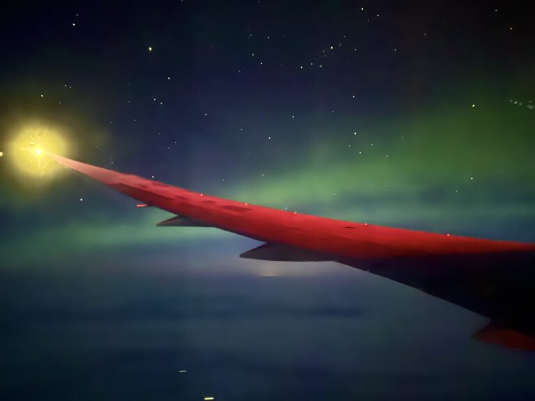 How To See The Northern Lights During A Flight - Altitude Yes