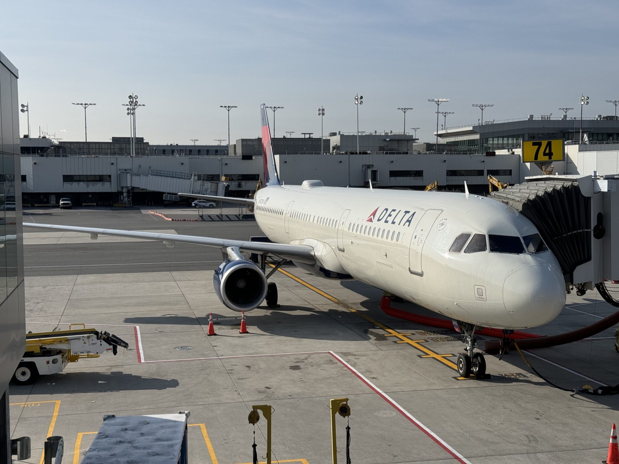 Delta Comfort Plus vs Main Cabin: What Is The Difference? - Altitude Yes