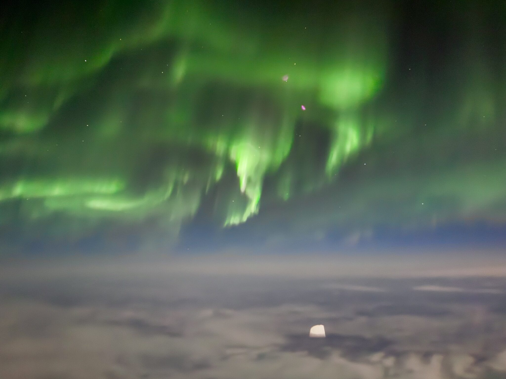 Incredible Show of the Northern Lights on a Flight to Japan - Altitude Yes