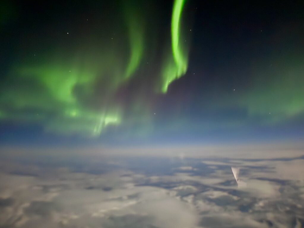 How to View the Northern Lights From a Flight - Altitude Yes