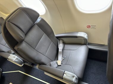 Why My Favorite First Class Seats Are on the Embraer 175 - Altitude Yes