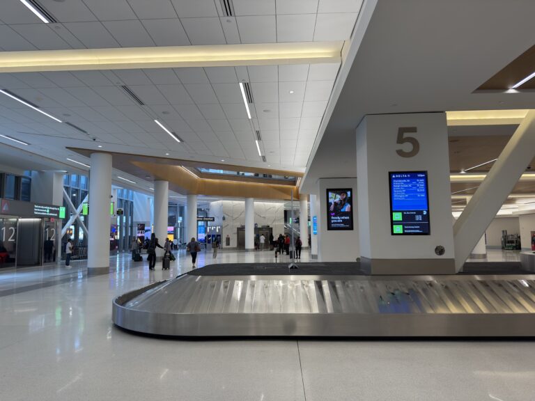 How to Take the Q70 Bus and the Subway From LaGuardia Airport to ...