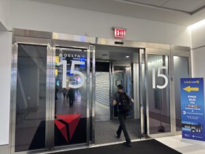 How to Take the Q70 Bus and the Subway From LaGuardia Airport to ...