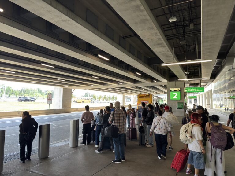 How to Take the Q70 Bus and the Subway From LaGuardia Airport to ...