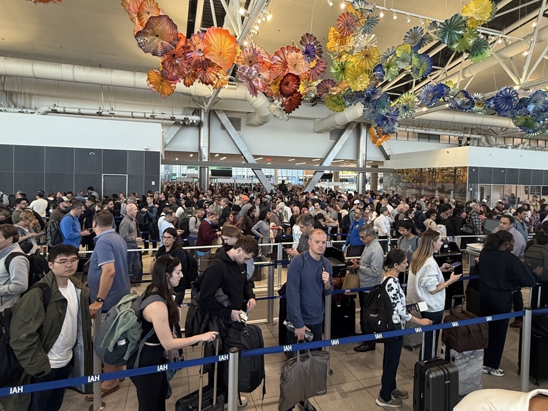 Passengers Face TSA Wait Times Exceeding 90 Minutes in Houston ...