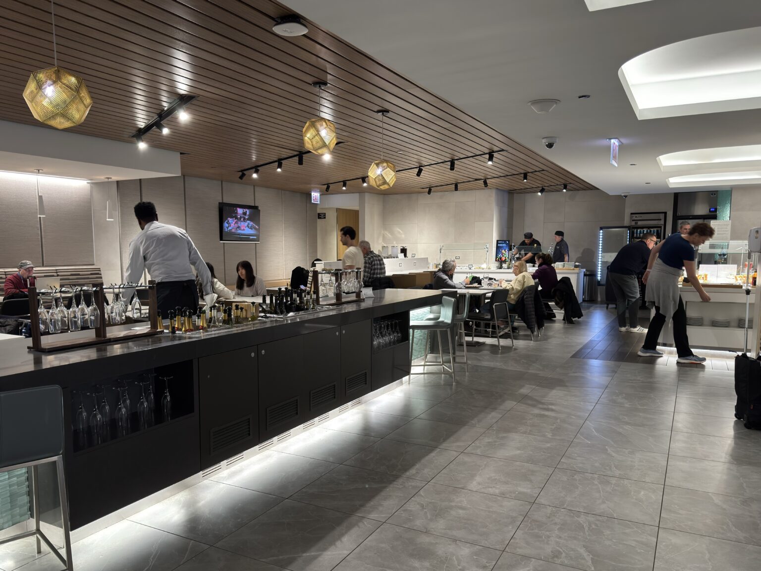 Review: American Airlines Flagship Lounge, Chicago O’Hare (ORD ...