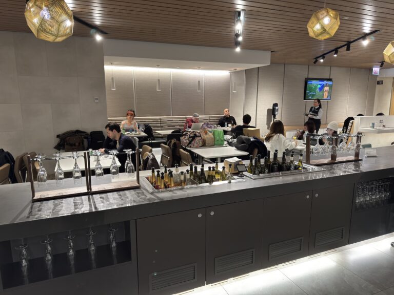 Review: American Airlines Flagship Lounge, Chicago O’Hare (ORD ...