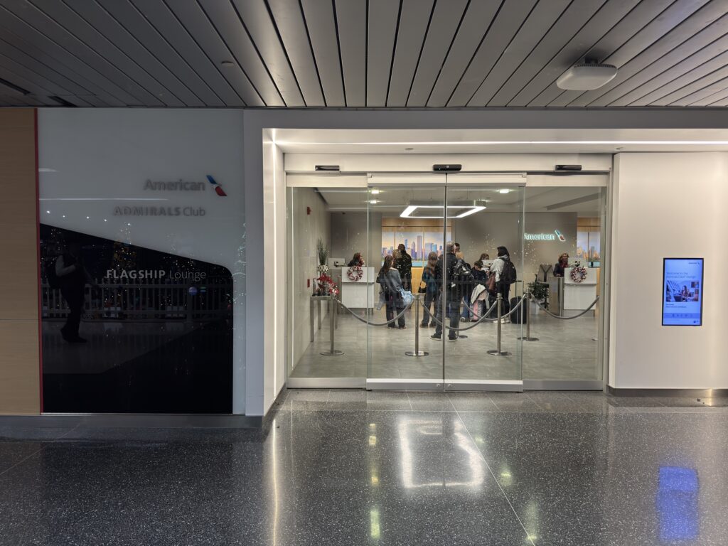 Review: American Airlines Flagship Lounge, Chicago O’Hare (ORD ...